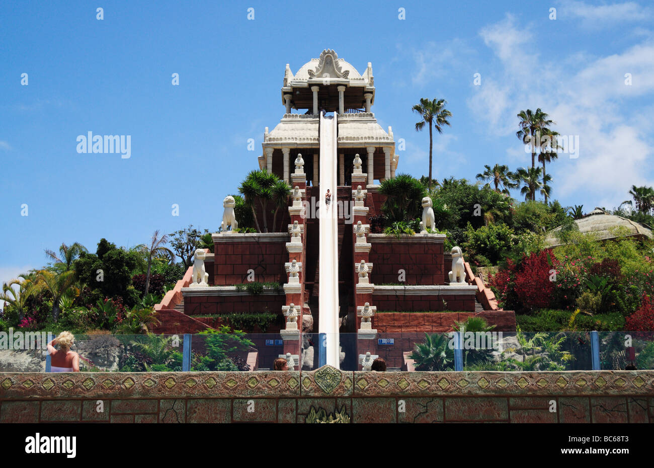 "Naga Racer" slide in Siam Park, The Water Kingdom, near Playa de Las ...