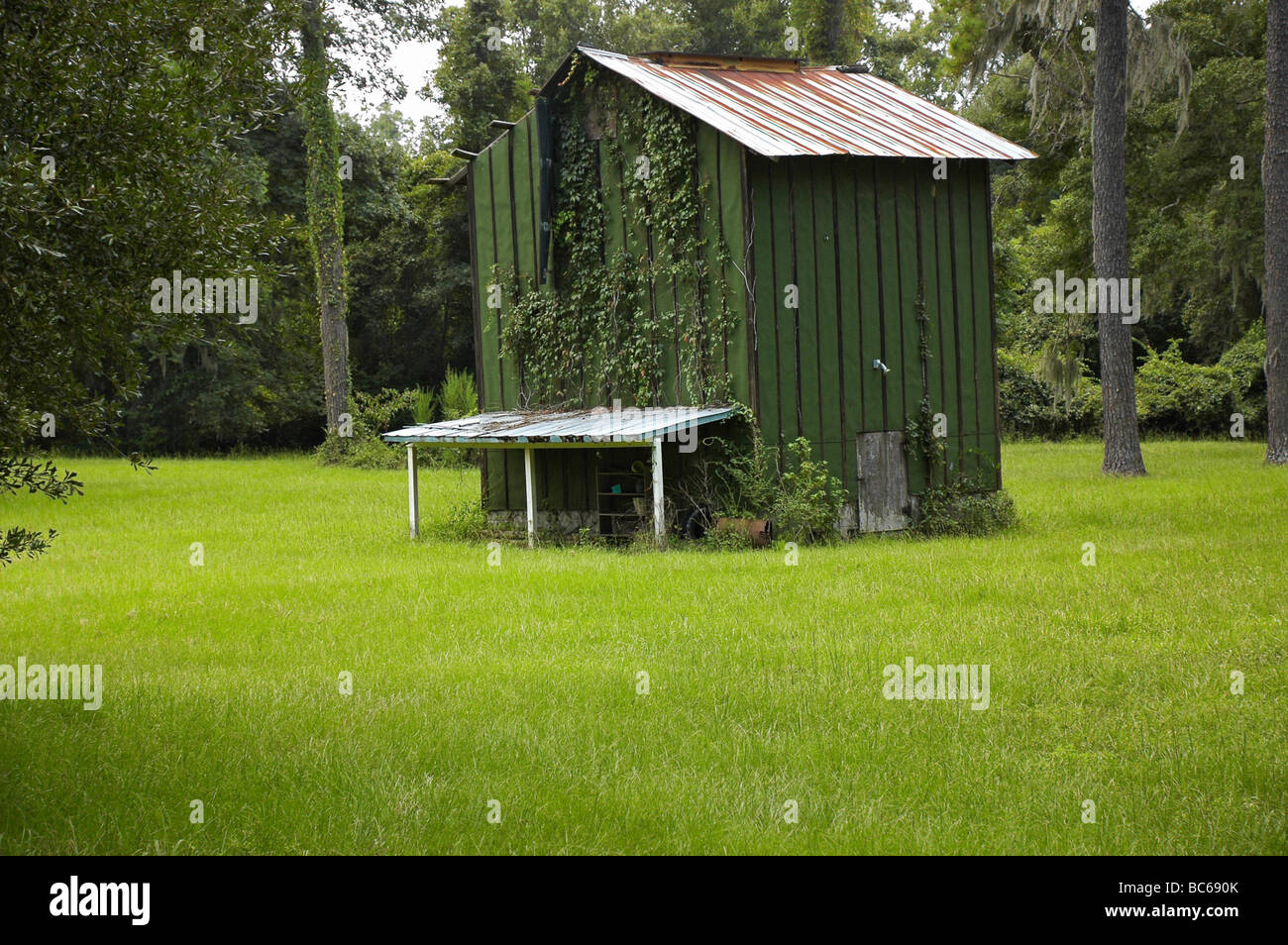 Old rustic barn sits along a historic road in rural North Florida Stock ...