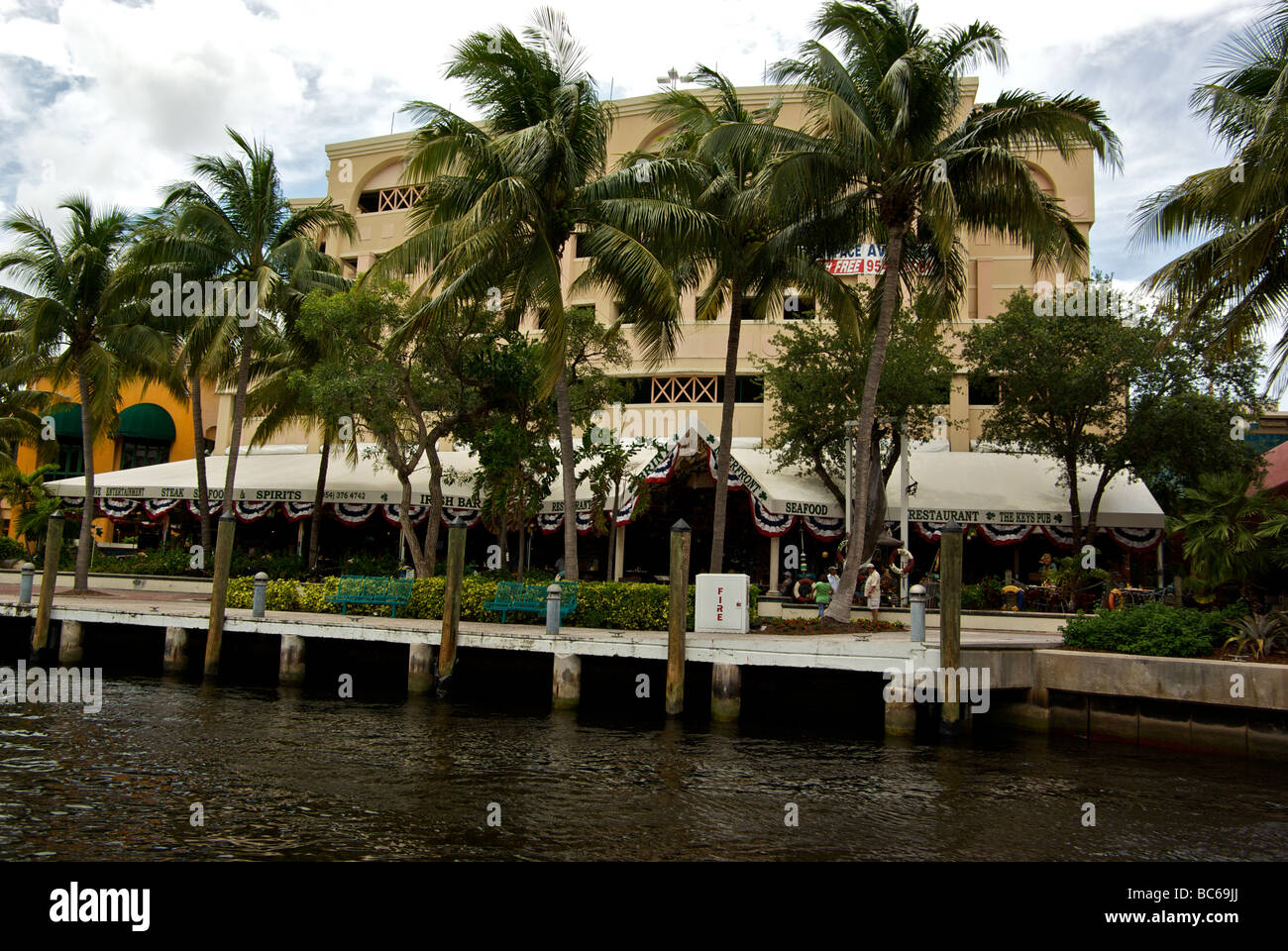 Waterfront Irish Bar Seafood Restaurant along saltwater canal Stock ...