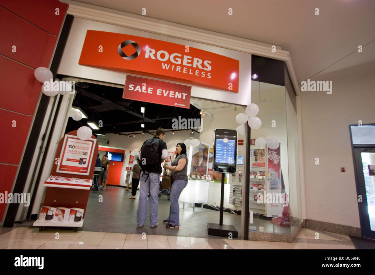 Metrotown mall hi-res stock photography and images - Alamy