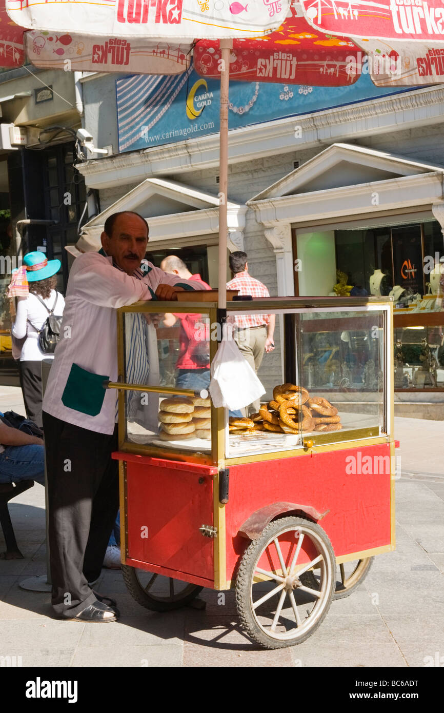 Turkey , Istanbul , street vendor selling traditional round ring shaped ...