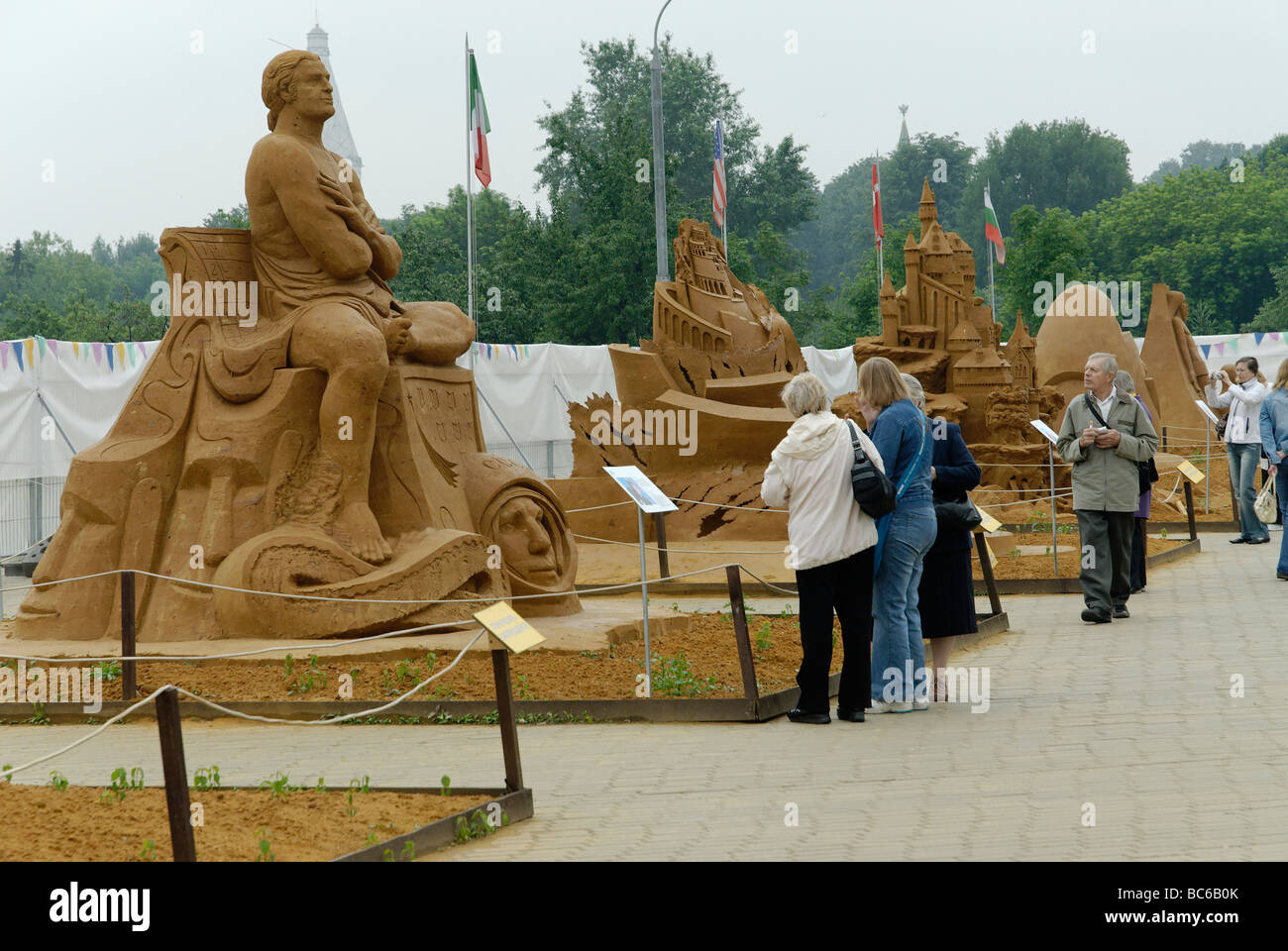 International exhibition of sand sculptures in Kolomenskoye Moscow ...