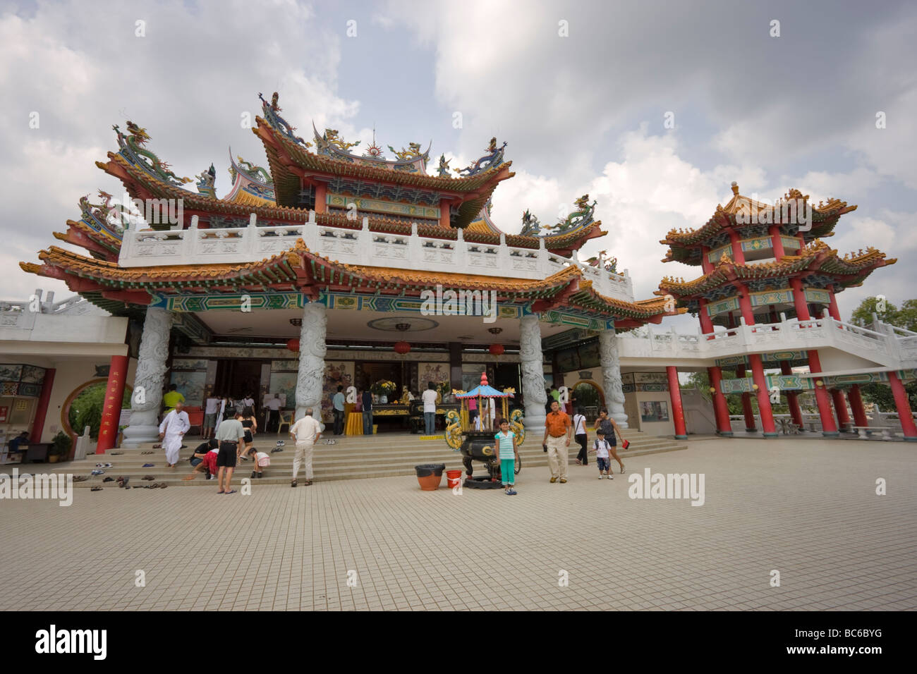 Hainan chinese temple hi-res stock photography and images - Alamy