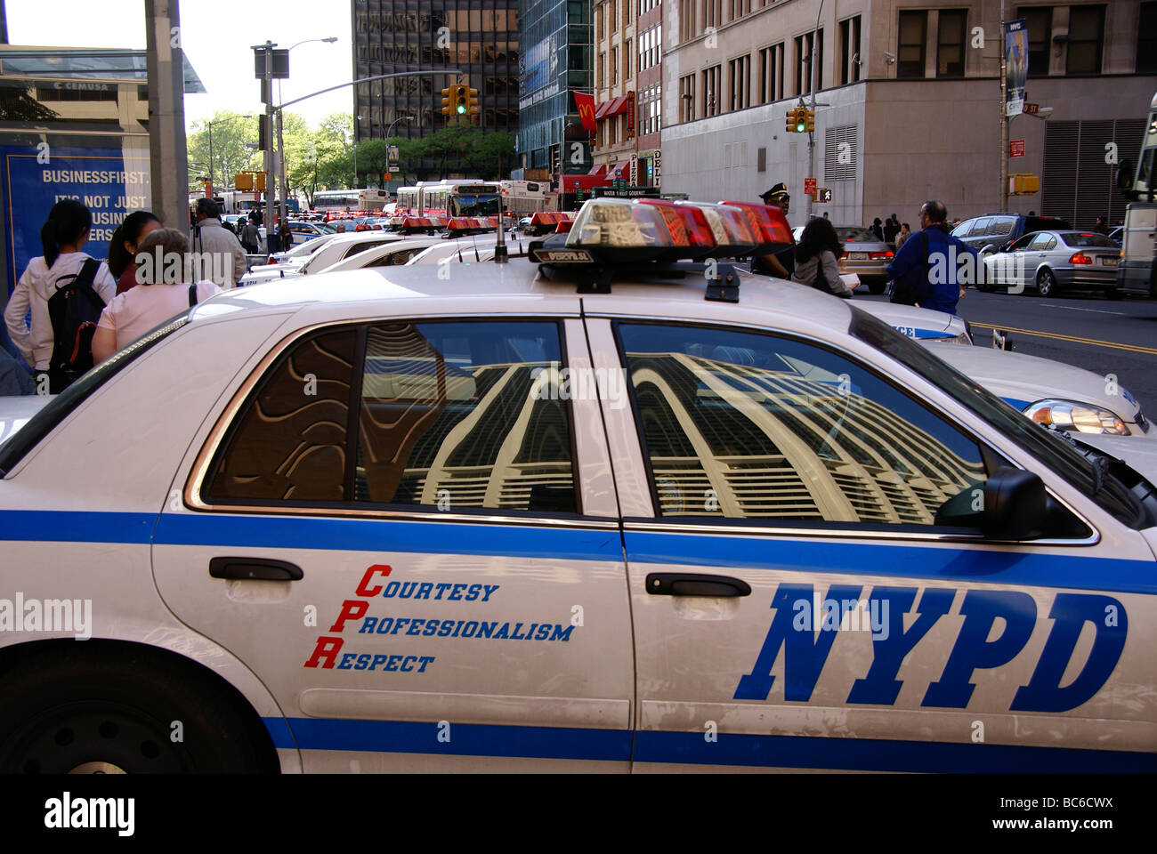 Manhattan police hi-res stock photography and images - Alamy