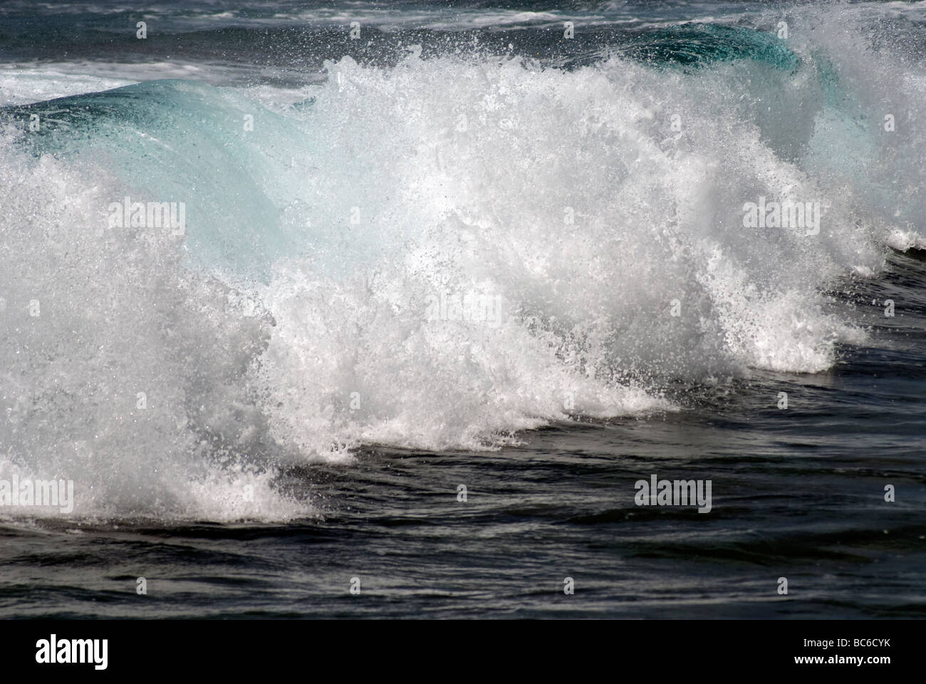 Waves crash into shore hi-res stock photography and images - Alamy