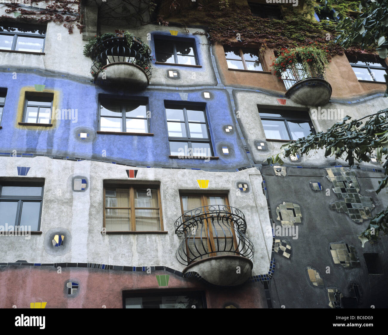 Hundertwasser House Vienna Stock Photos & Hundertwasser House Vienna ...