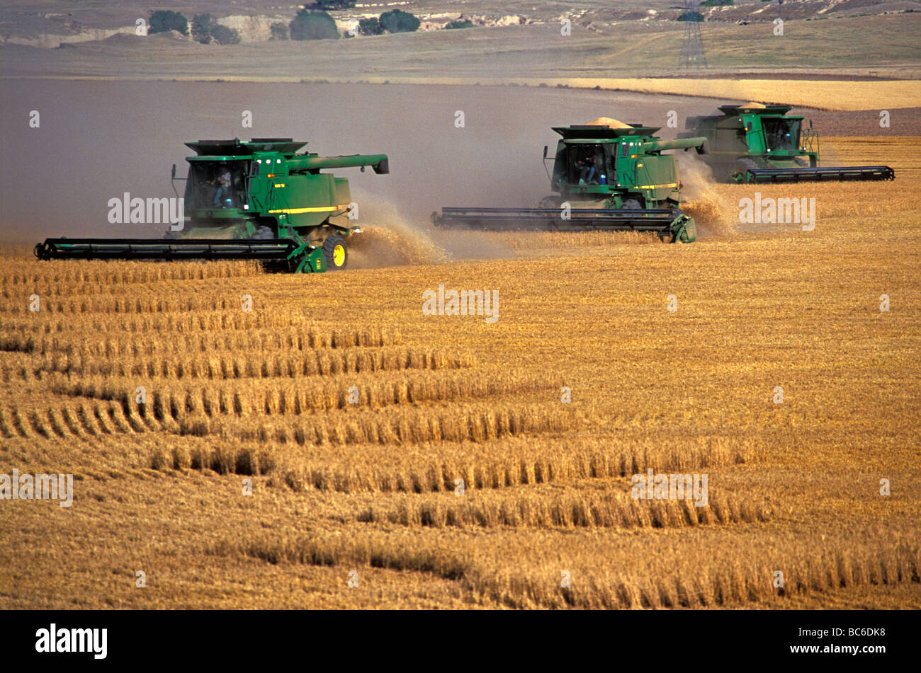 Wheat usa combines hi-res stock photography and images - Alamy