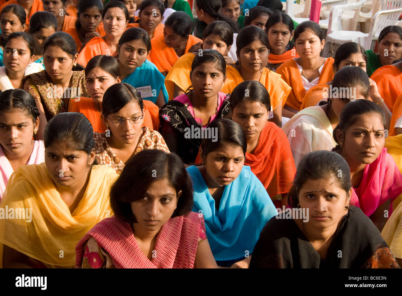 YOUNG GIRLS IN RAPT ATTENTION AT A UNIVERSITY IN MYSORE Stock Photo - Alamy
