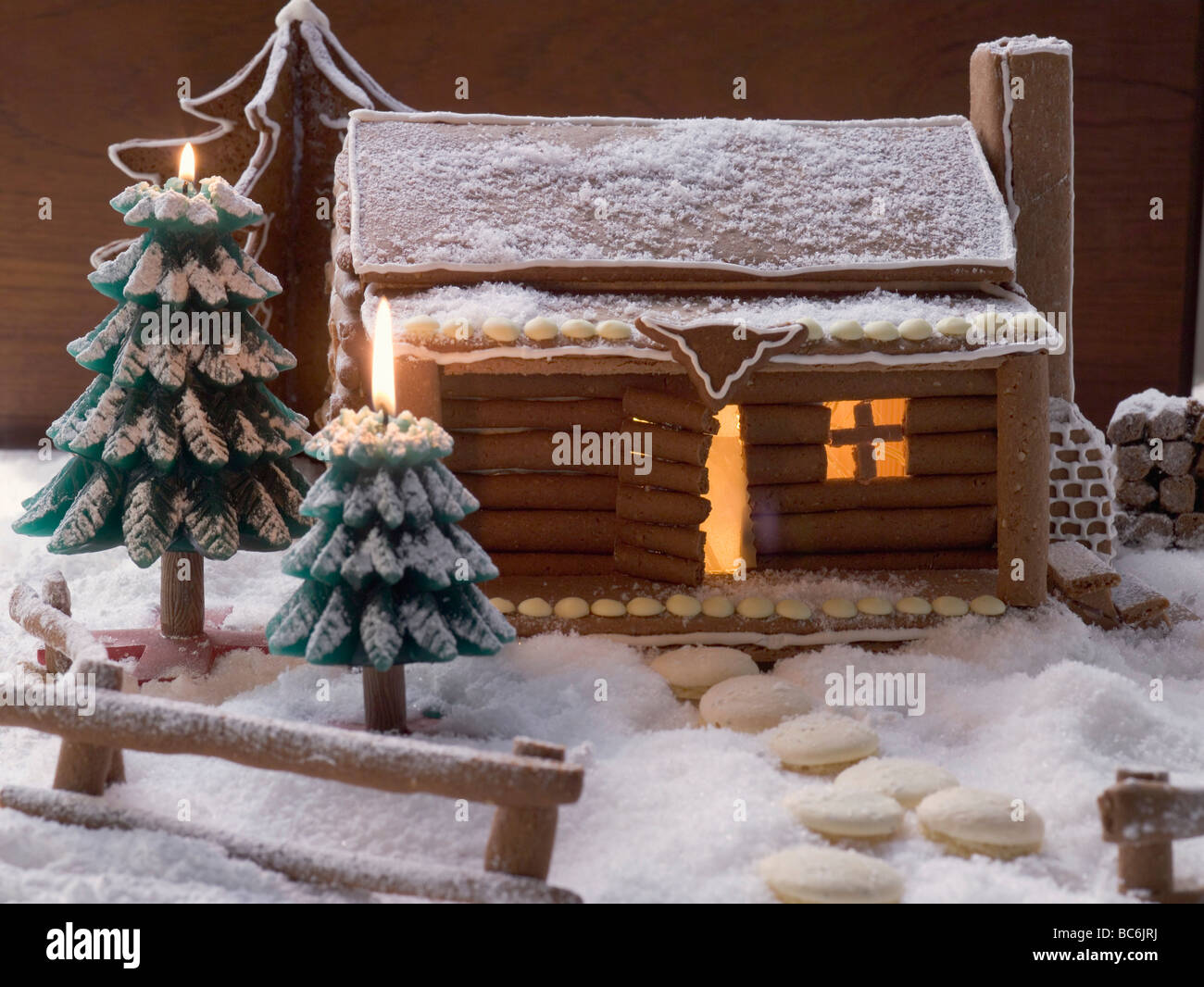 Gingerbread log cabin hi-res stock photography and images - Alamy