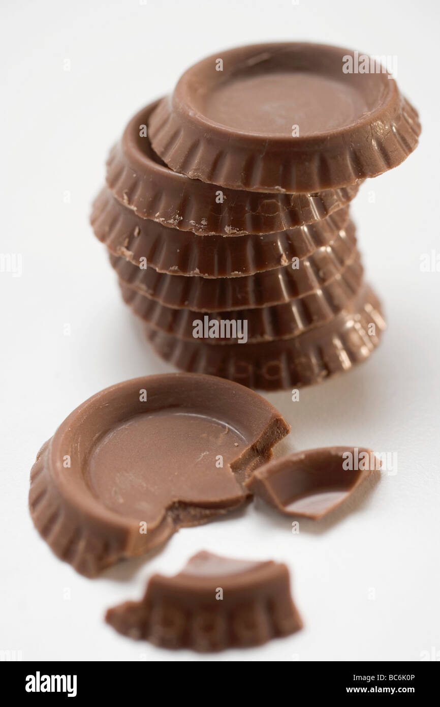 Chocolate thins, in a pile, one broken Stock Photo - Alamy