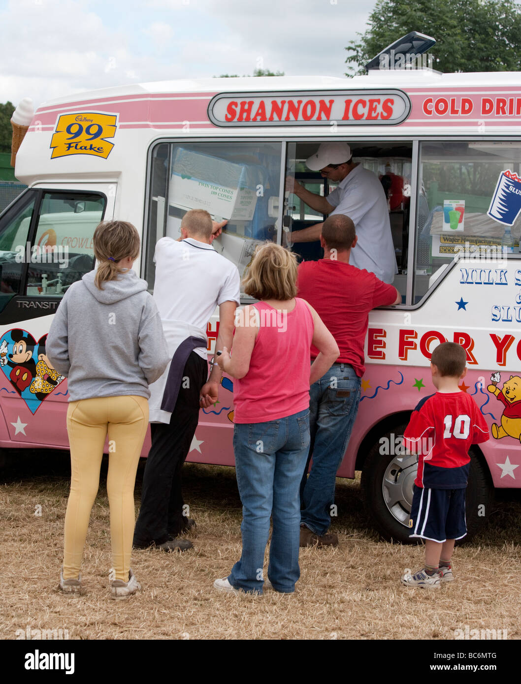 People queuing for ice cream at ice cream van Stock Photo - Alamy