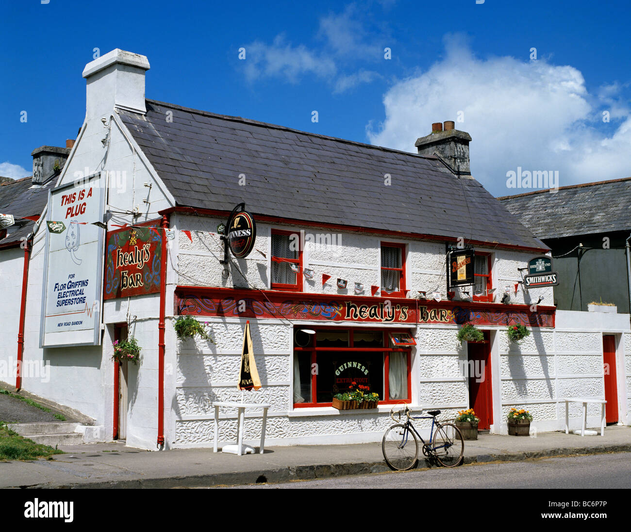 Dublin - Typical Irish Pub Stock Photo - Alamy