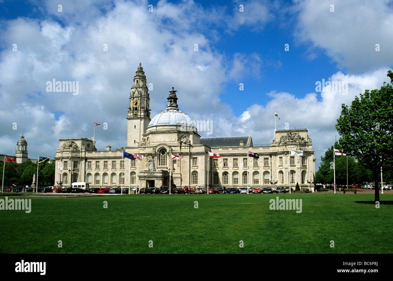 Cardiff City Hall in Cathays Park Stock Photo - Alamy
