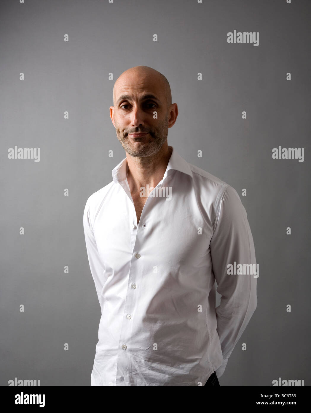 man in White Shirt with resolute expression Stock Photo - Alamy