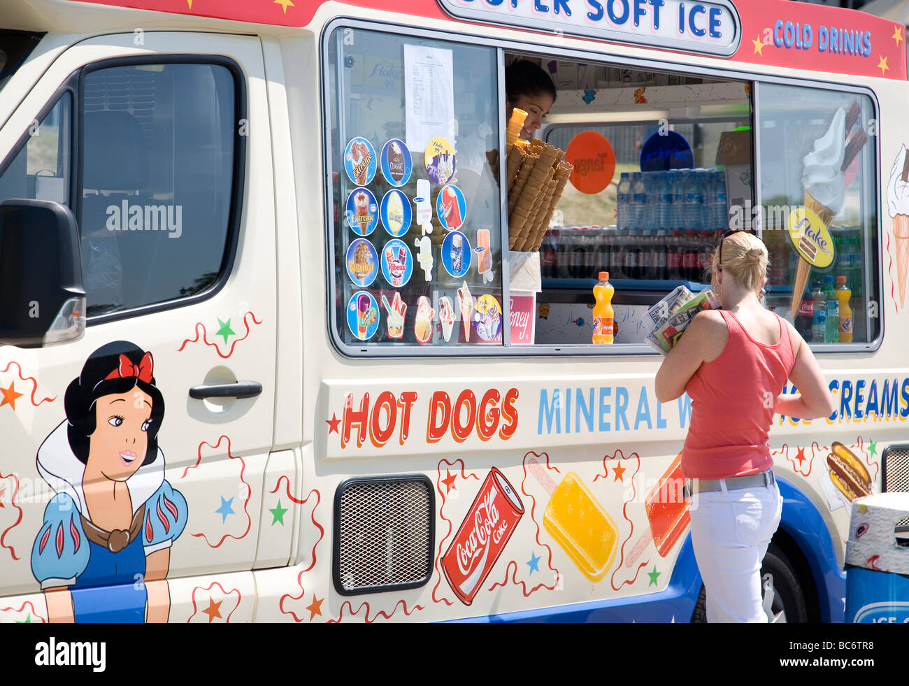 Mobile sweet van hi-res stock photography and images - Alamy