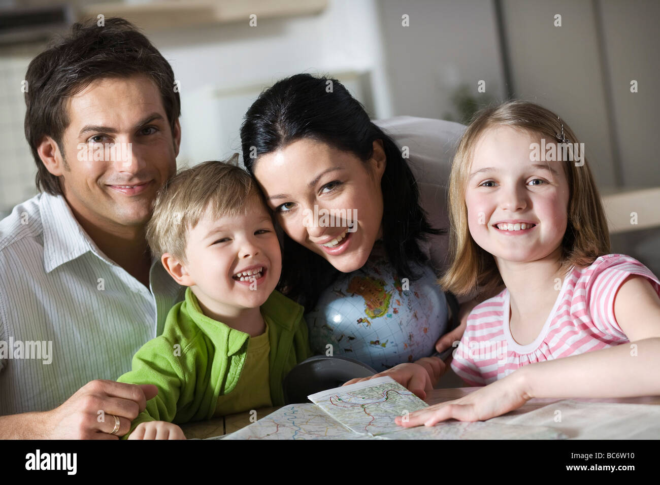 Family map travel hi-res stock photography and images - Alamy