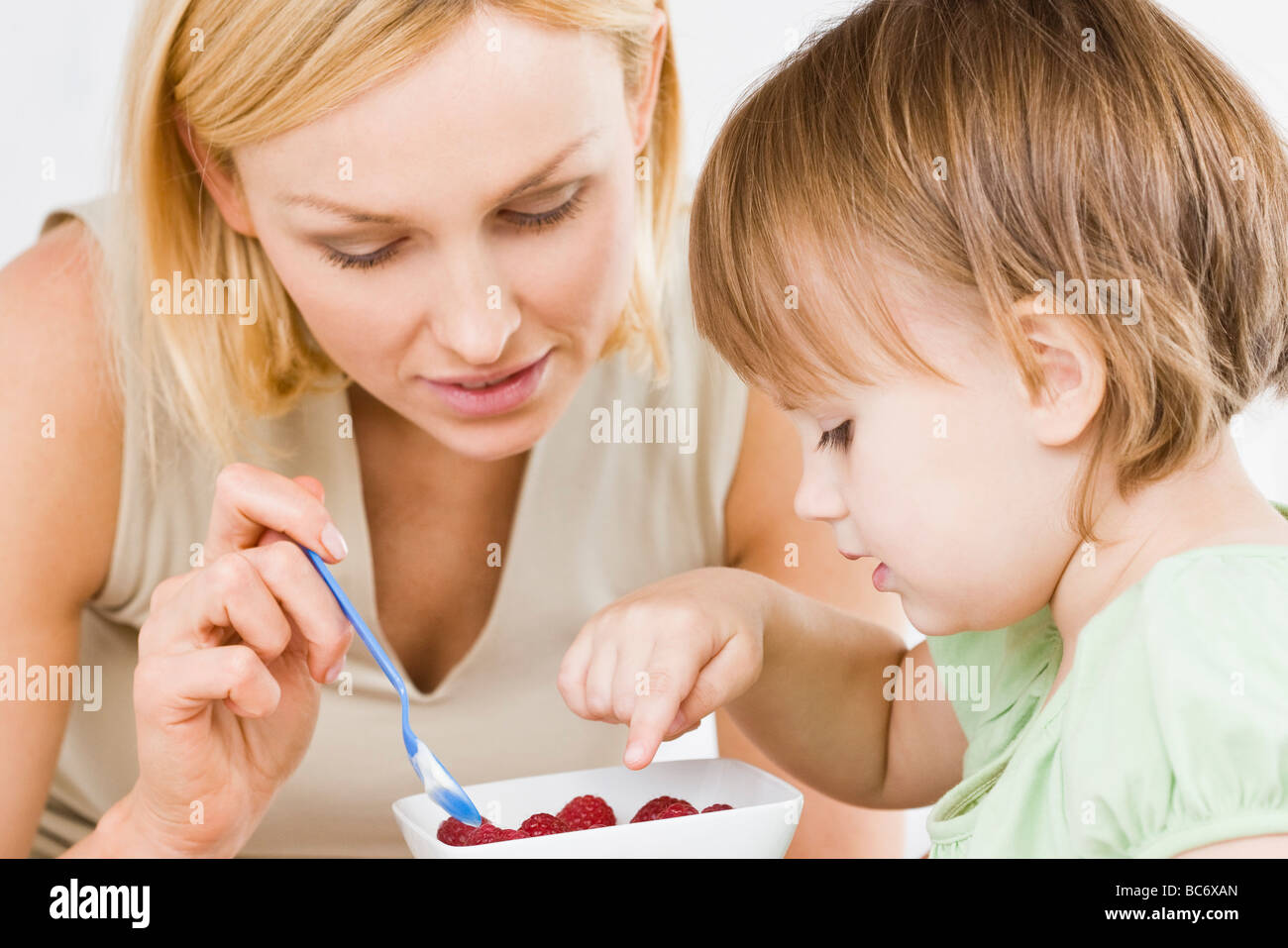 small girl eating breakfast Stock Photo - Alamy