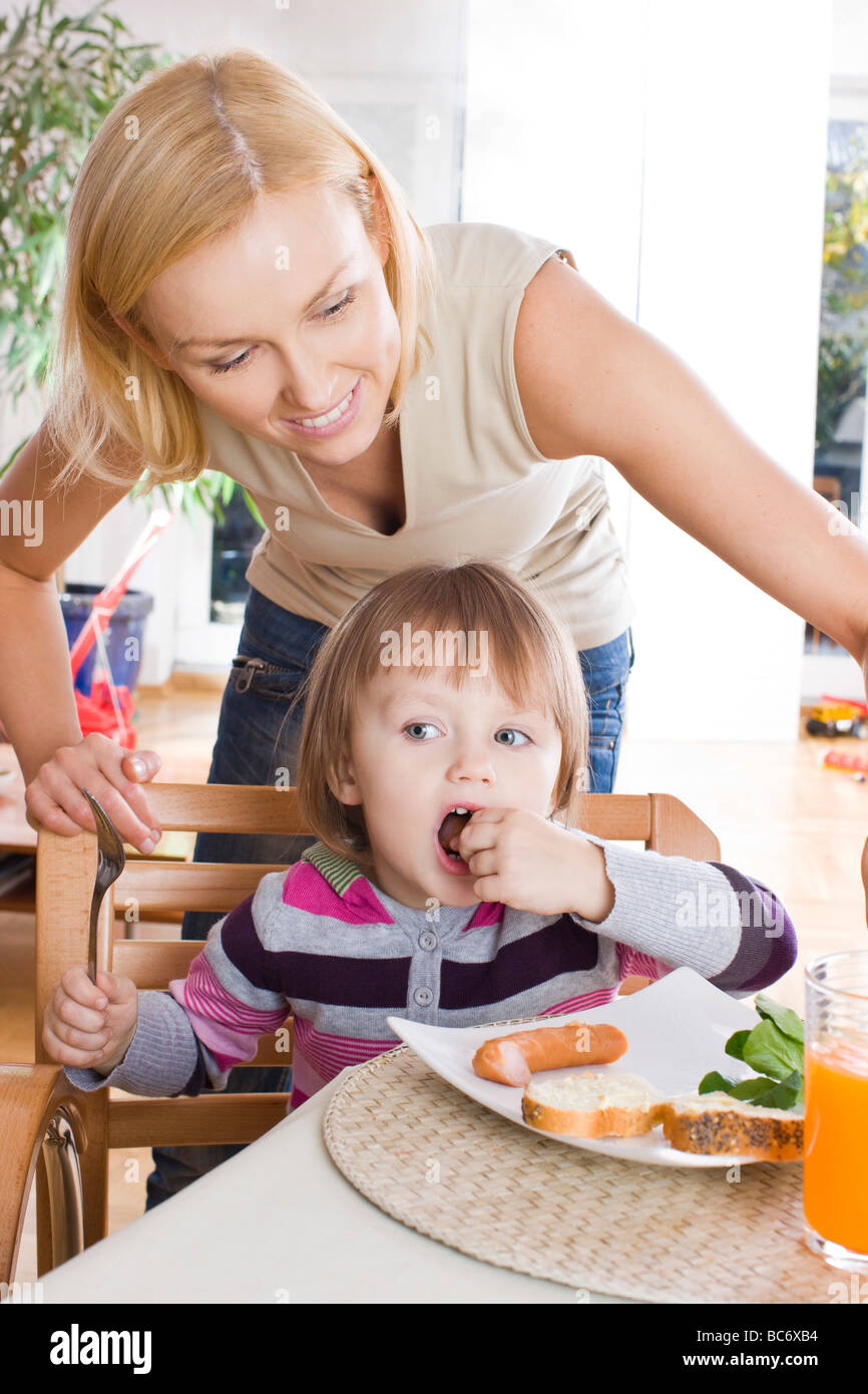 small girl eating lunch Stock Photo - Alamy