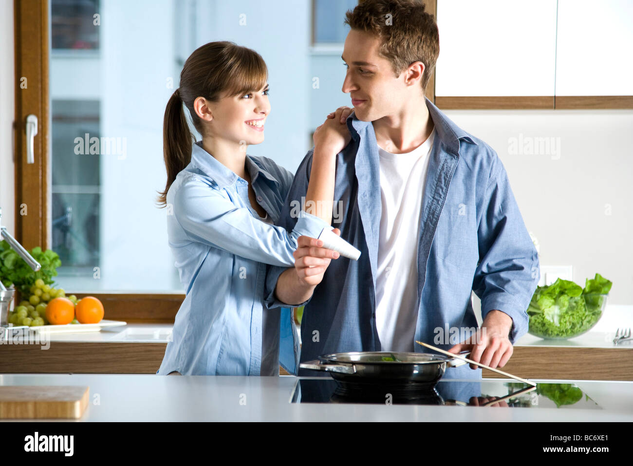 couple cooking together Stock Photo - Alamy