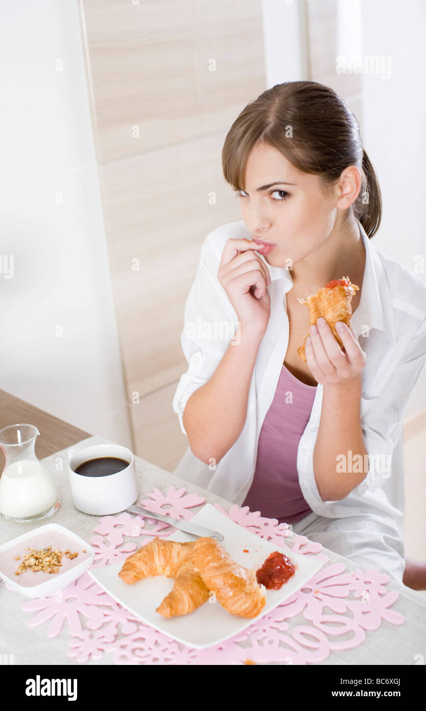 woman eating croissant Stock Photo - Alamy