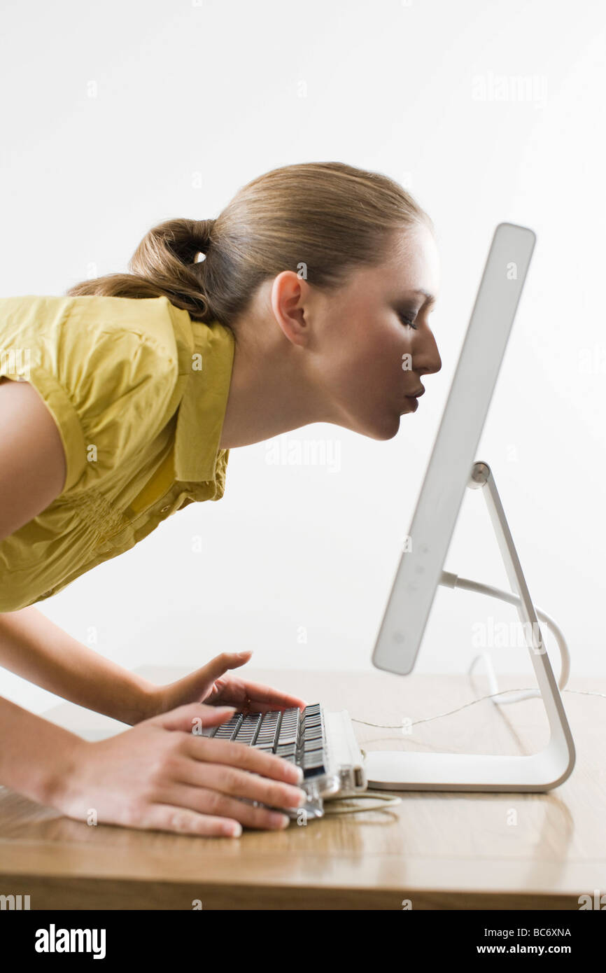 Monitor 35 hi-res stock photography and images - Alamy