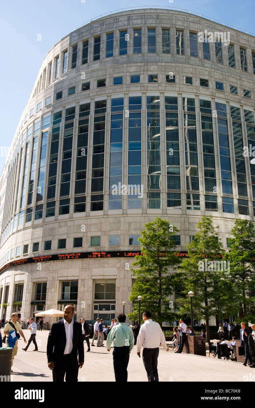 The south colonnade canary wharf hi-res stock photography and images ...