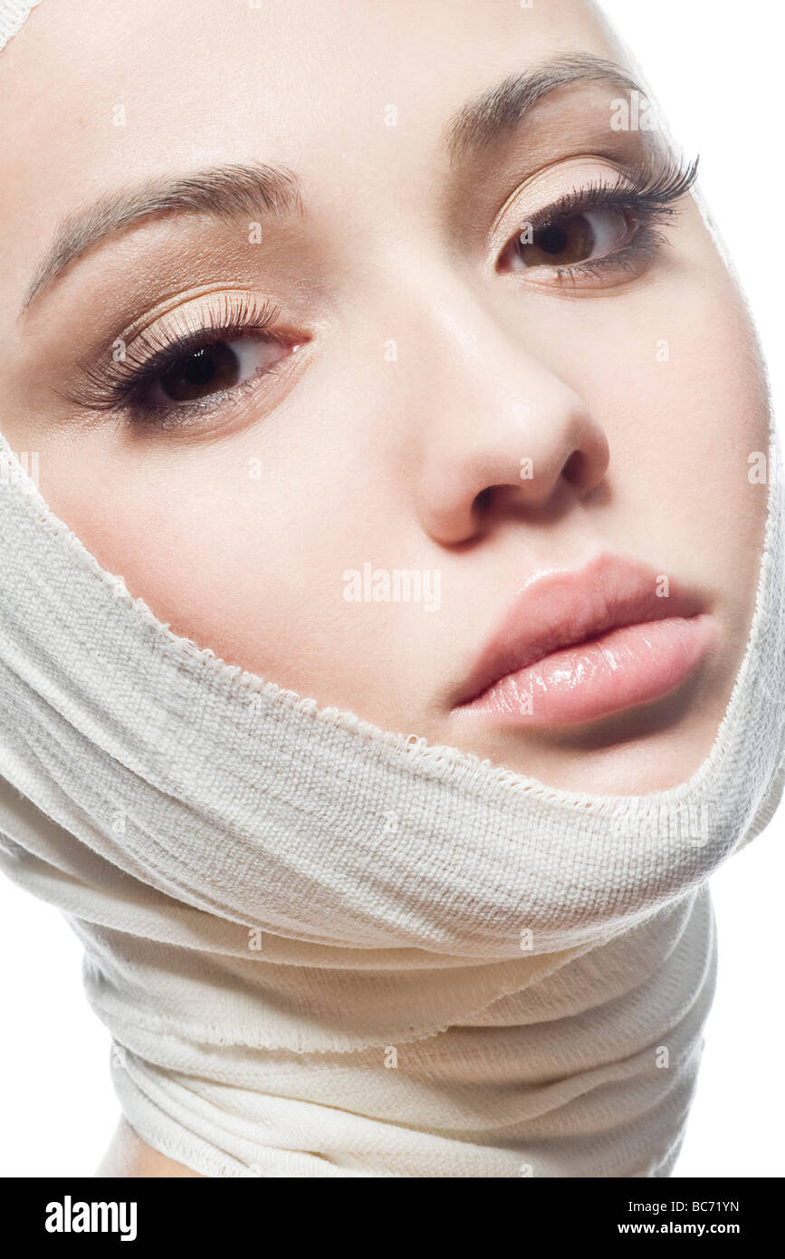 Bandage around head hi-res stock photography and images - Alamy