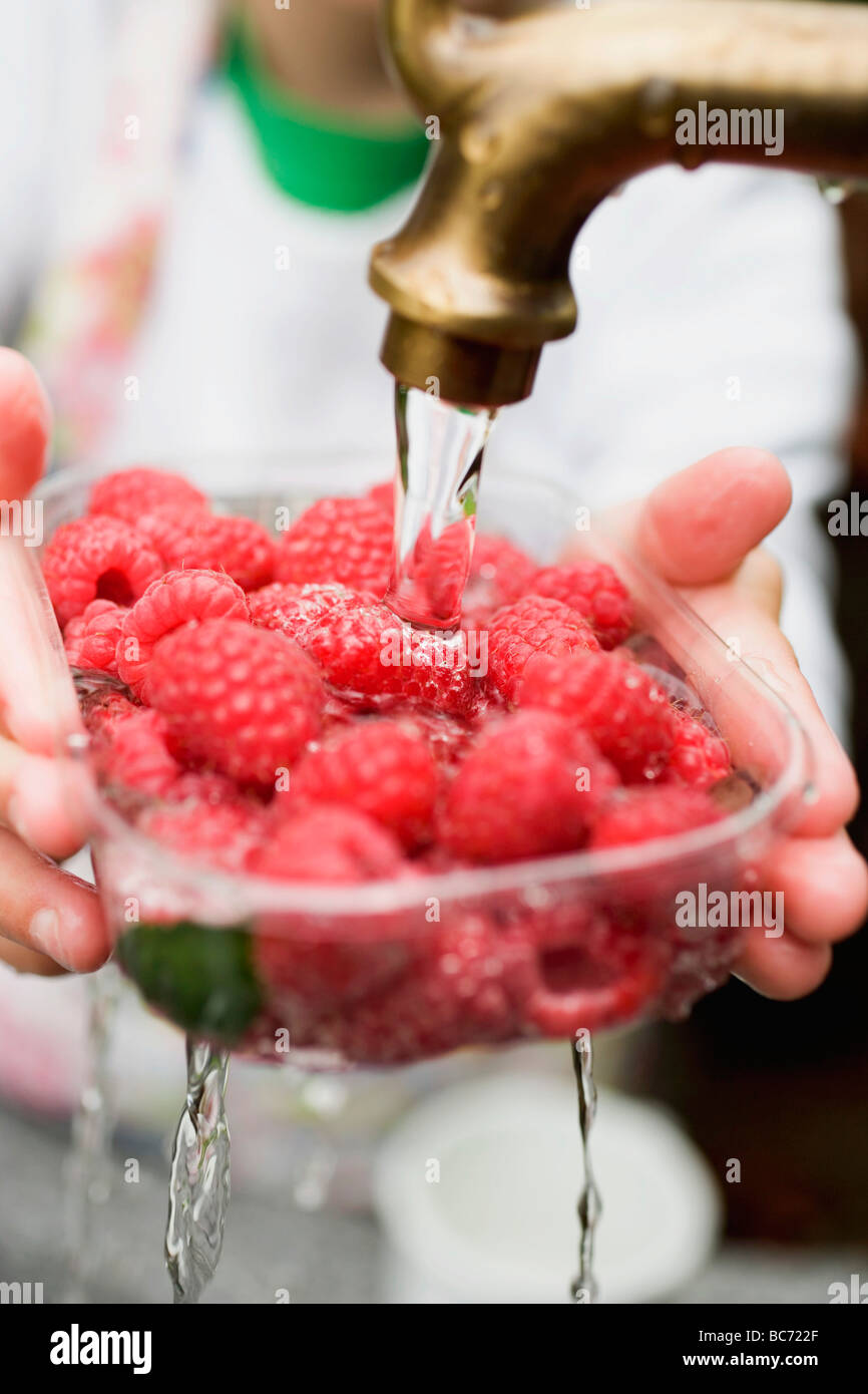 Washing raspberries hi-res stock photography and images - Alamy