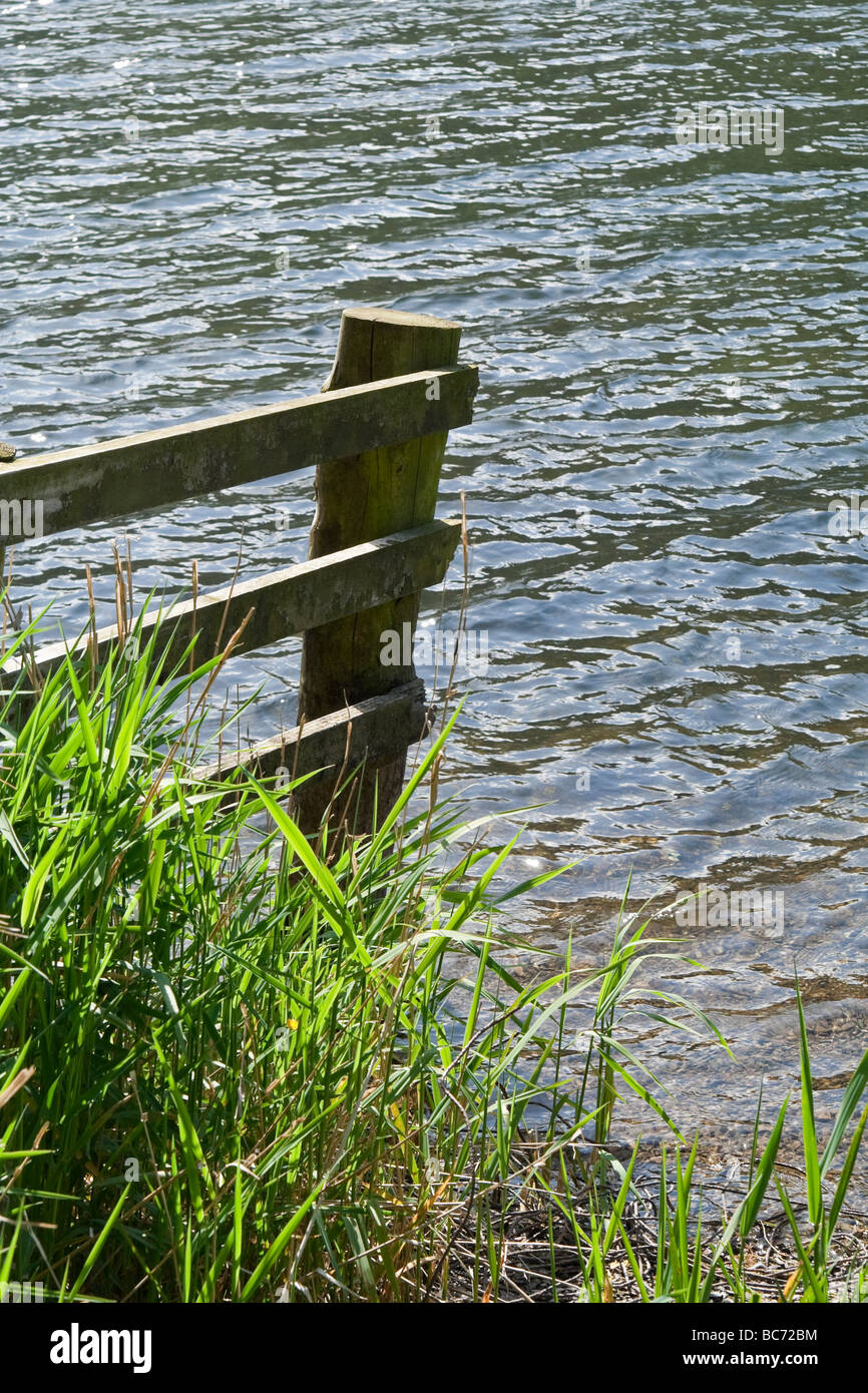 A waterside fence Stock Photo - Alamy