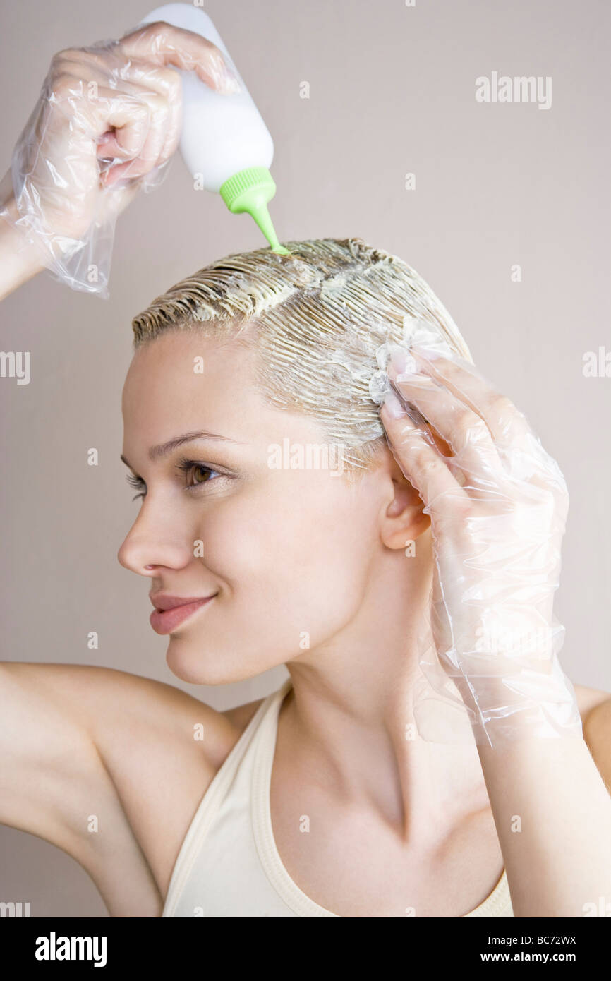woman applying dye on hair Stock Photo - Alamy