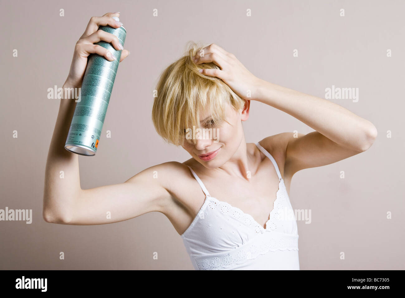 woman spraying hair Stock Photo - Alamy
