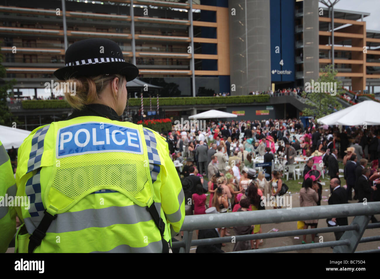 Lady ascot hi-res stock photography and images - Alamy