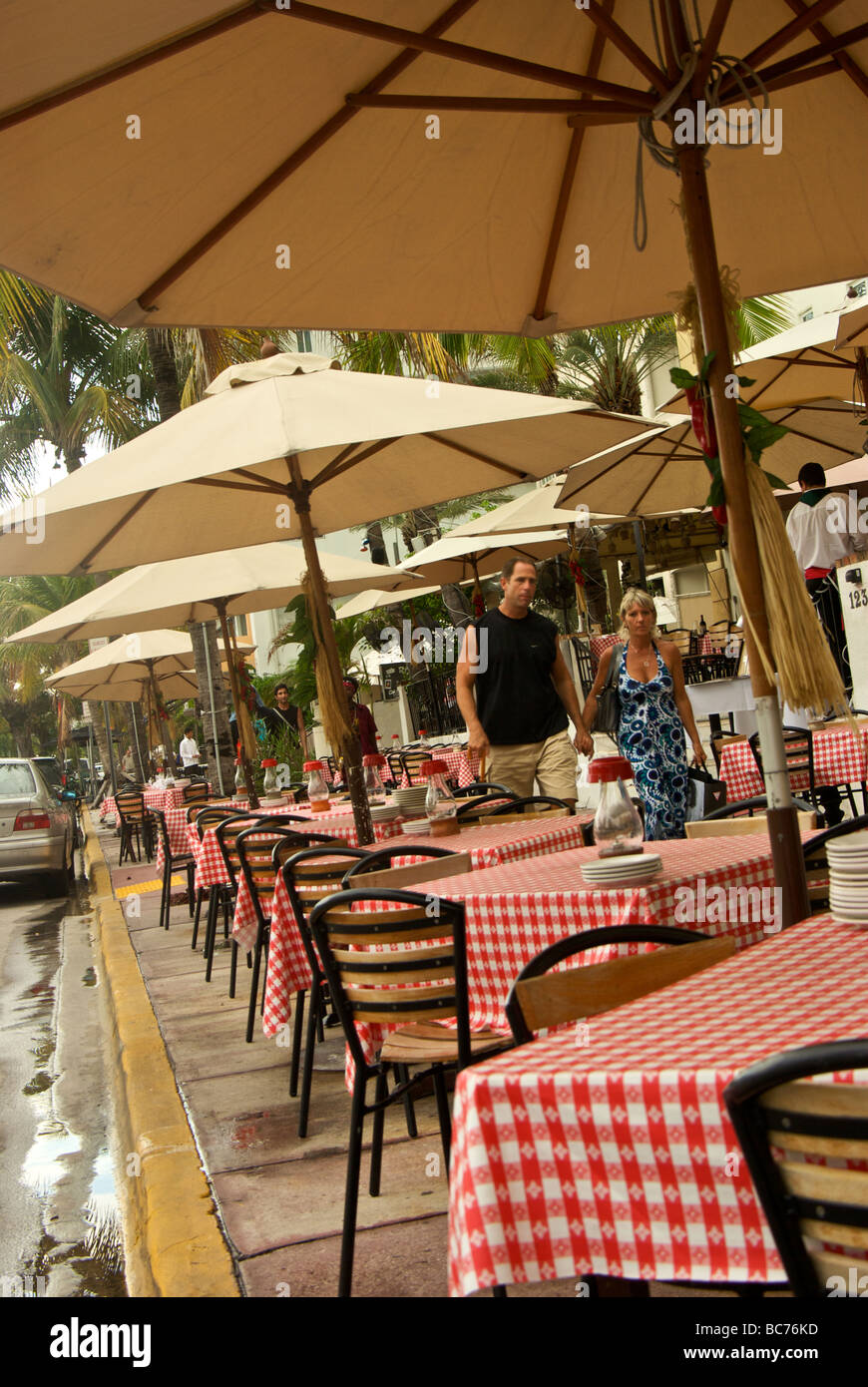 Restaurant outdoor sidewalk dining area Southbeach Miami Stock Photo ...