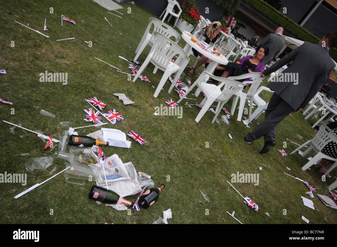 Ladies day ascot hi-res stock photography and images - Alamy