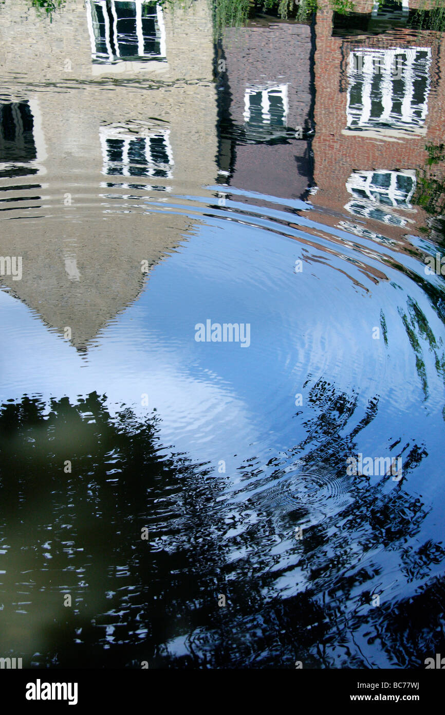 Reflections and ripples, Abbey Mill stream Abingdon Stock Photo - Alamy
