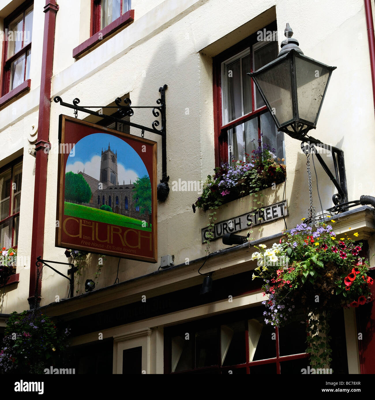 Pub pubs sign hi-res stock photography and images - Alamy