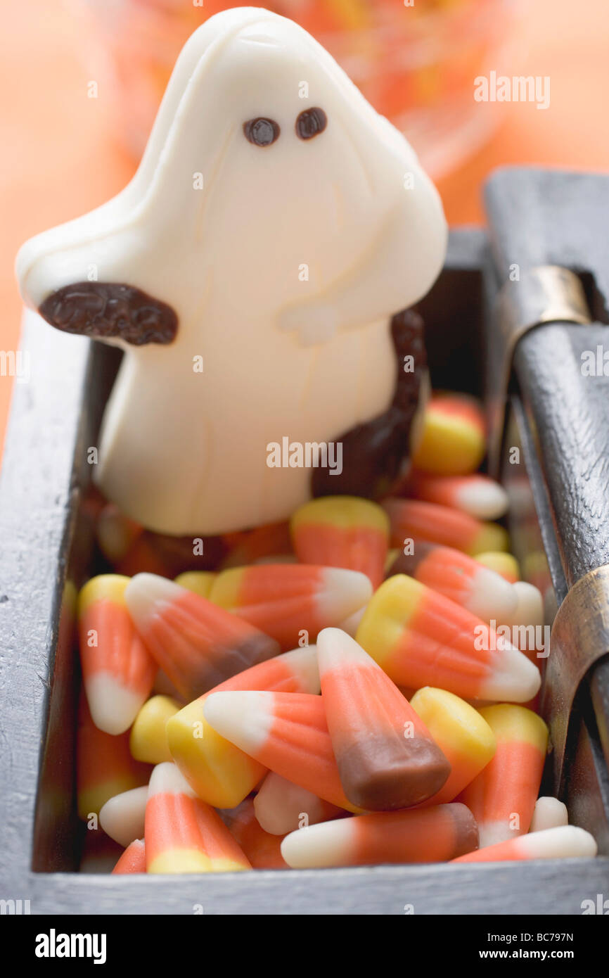 Halloween chocolate candy hi-res stock photography and images - Alamy
