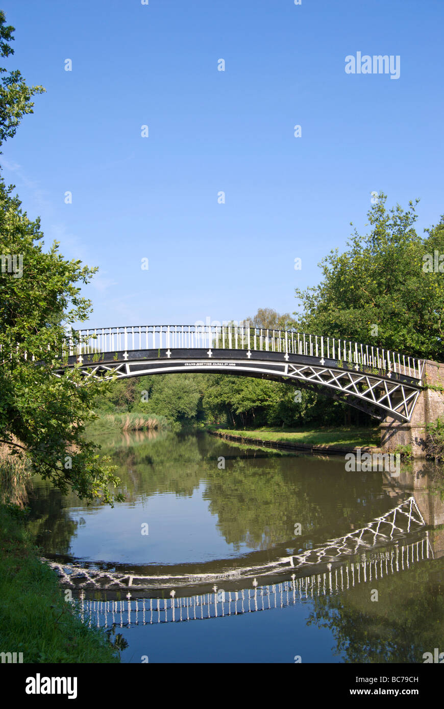the 1820 gallows bridge crossing the grand union canal, formerly the ...