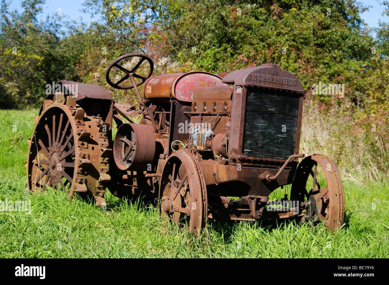 Antique rusted out tractor hi-res stock photography and images - Alamy