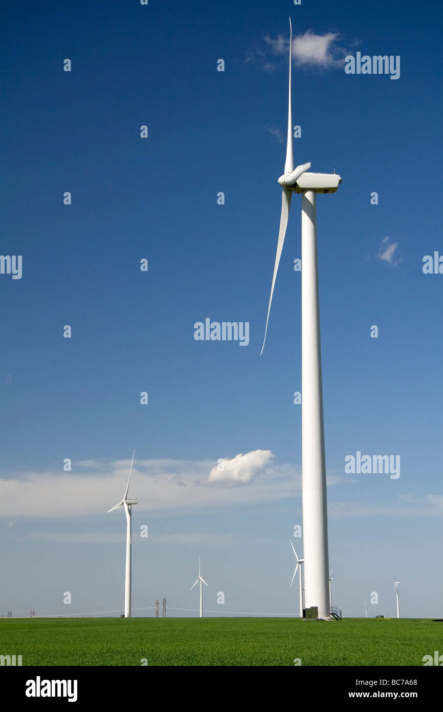 American farm windmill hi-res stock photography and images - Alamy