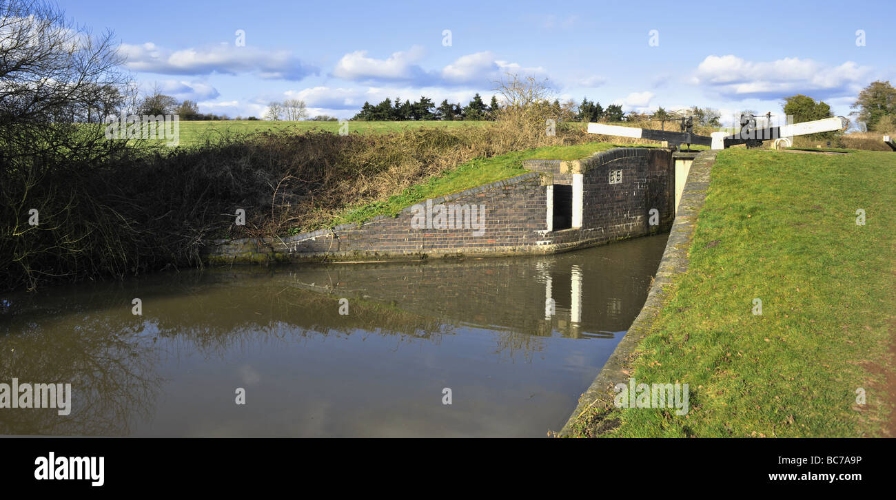 The Worcester and Birmingham canal at Tardebigge canal village in ...