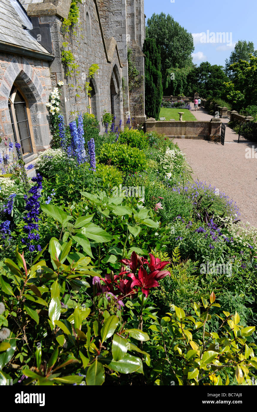 Flower garden stately home hi-res stock photography and images - Alamy