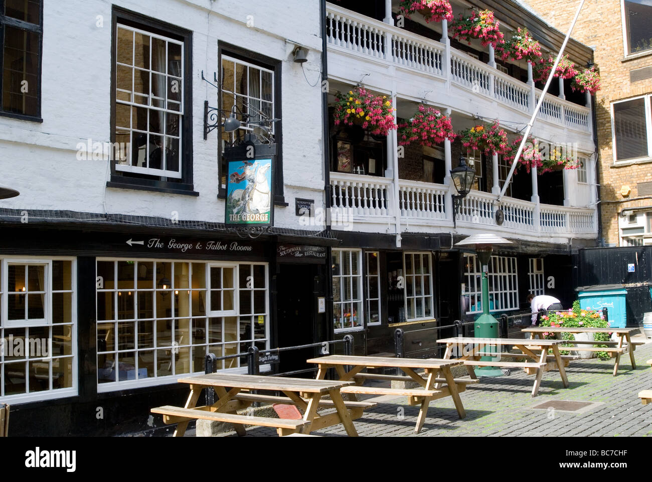 Traditional pub public house hi-res stock photography and images - Alamy