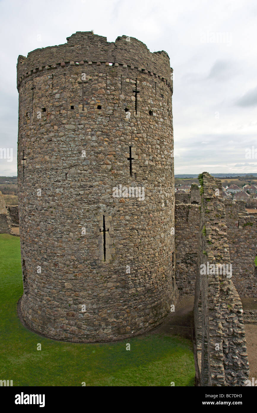 Kidwelly castle gwendraeth river hi-res stock photography and images ...