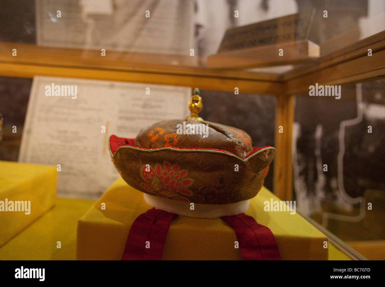 Typical National traditional hat in Thimphu Bhutan national Textile ...