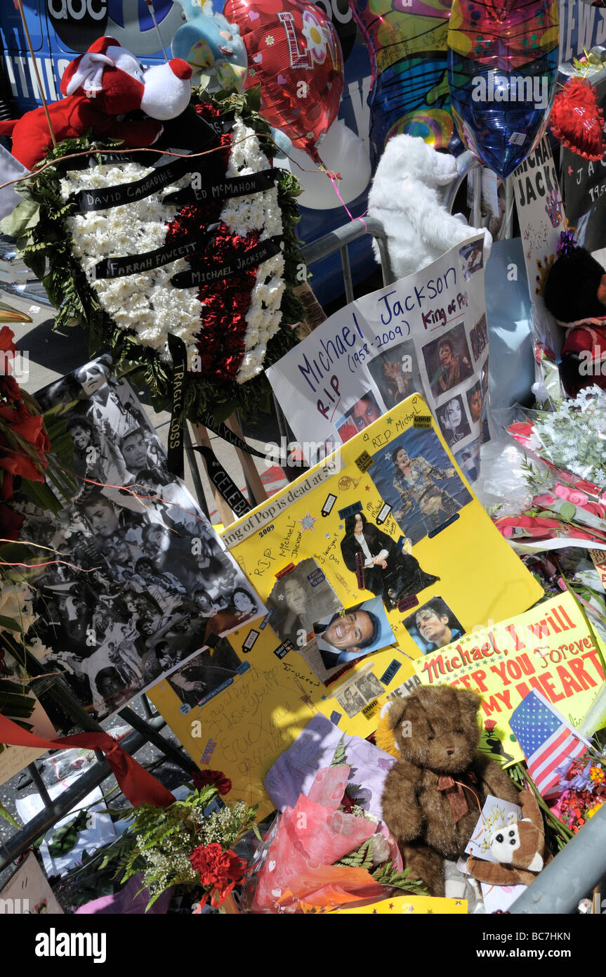 Photos, messages, etcetera left at the site of the Michael Jackson star ...