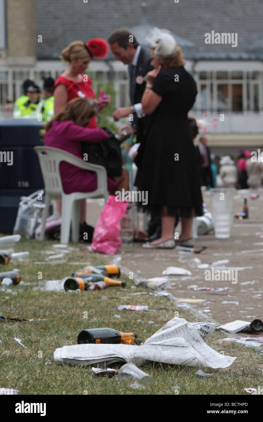 Ascot ladies day 09 Stock Photo - Alamy