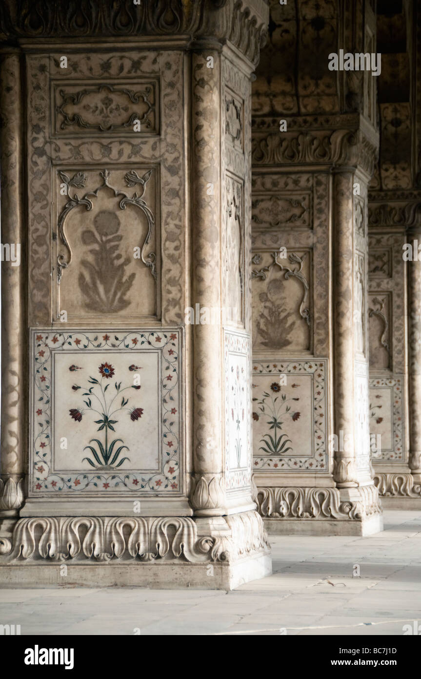 Pietra dura inlay on decorate the pillars at the Diwan i Khas in the ...