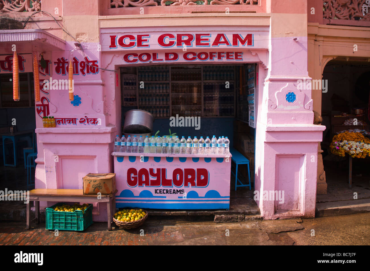 gaylord ice cream stand in india Stock Photo - Alamy