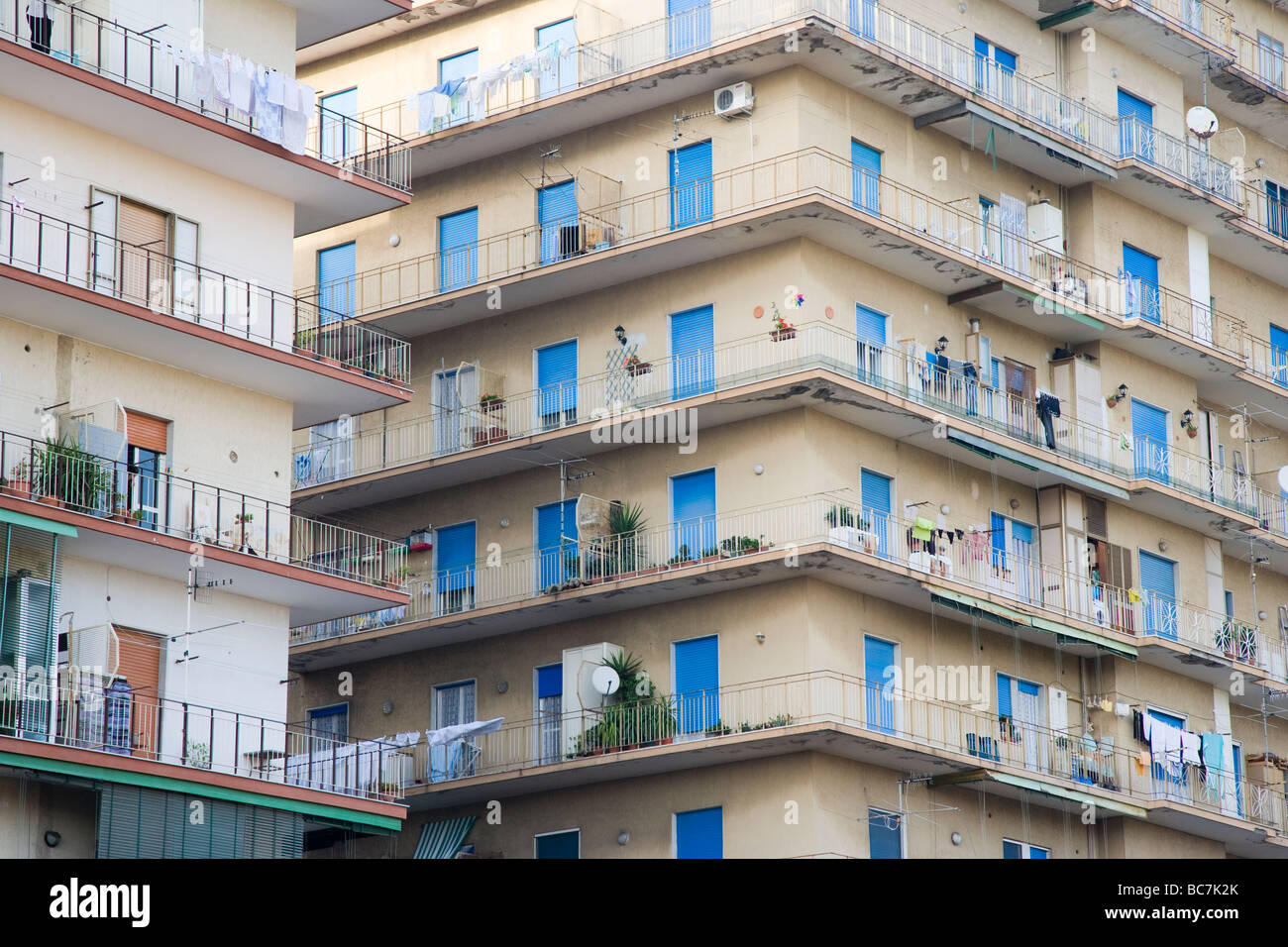 High rise apartments in suburbs hi-res stock photography and images - Alamy